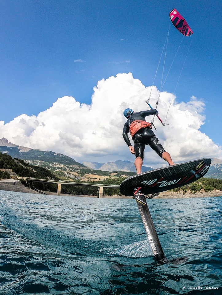 En septembre, on kite à fond sur le lac de Serre-Ponçon | Kite Legende